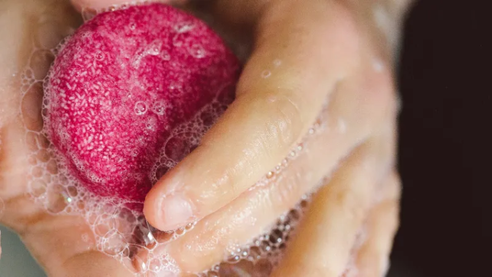 LUSH y sus productos que componen la gama 'Viva Magenta'